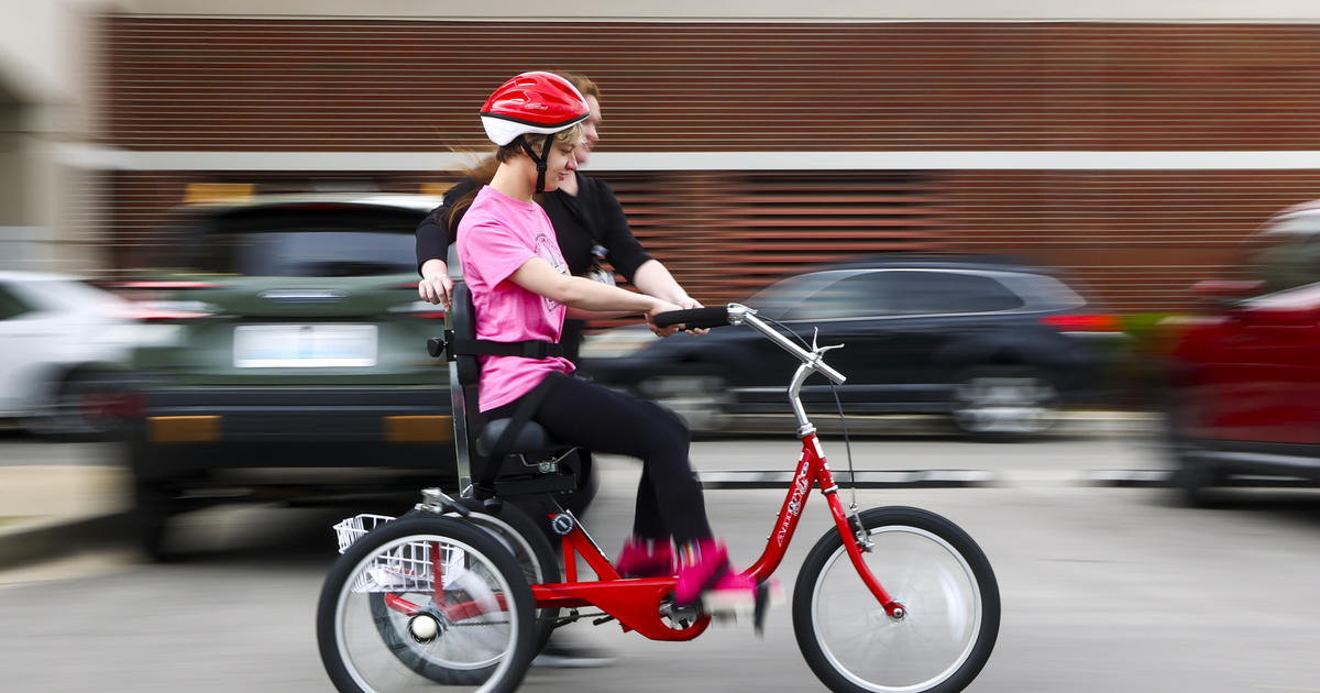 Adapted bike brings ‛pure happiness’ to UK patient | UKNow