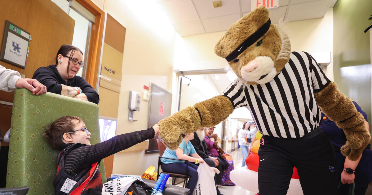 Reverse trick-or-treat brings a little hocus pocus to Golisano Children ...