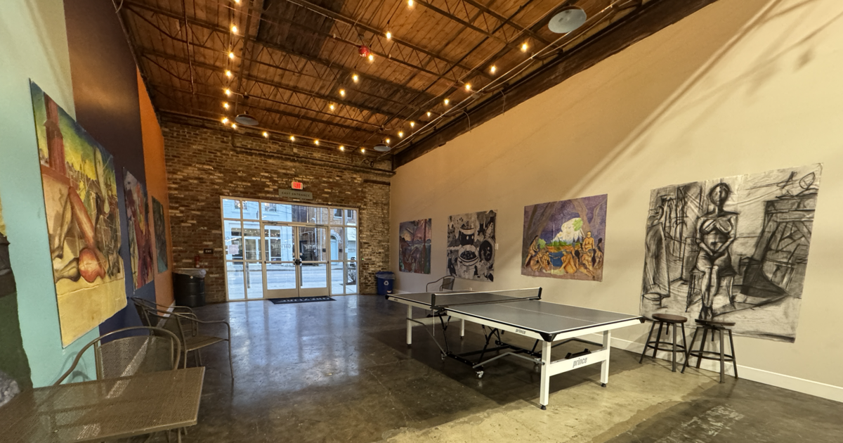 First-year architecture students exhibit murals at Greyline Station | UKNow