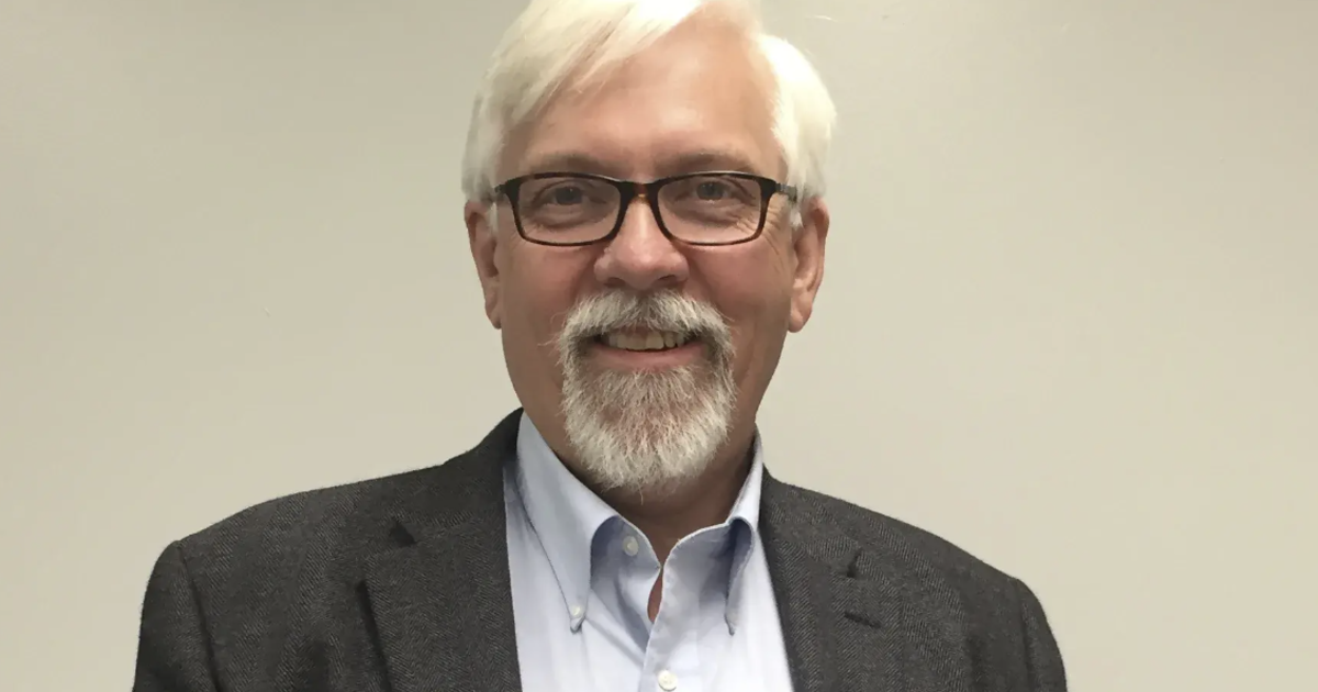 Mike Adams receives inaugural Outstanding Staff Senator Award | UKNow