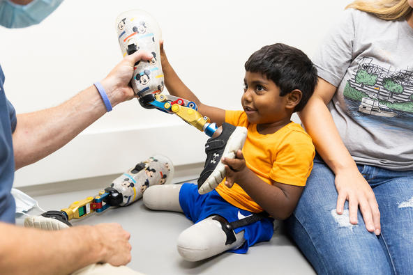 KCH, Shriners patient doesn’t miss a step with new prosthetics | UKNow