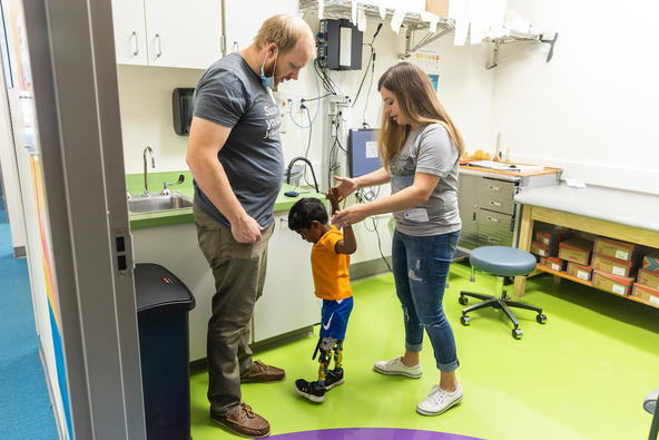 KCH, Shriners patient doesn’t miss a step with new prosthetics | UKNow