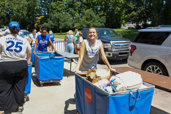 UK welcomes new and returning Wildcats during Big Blue Move-In 2025 | UKNow