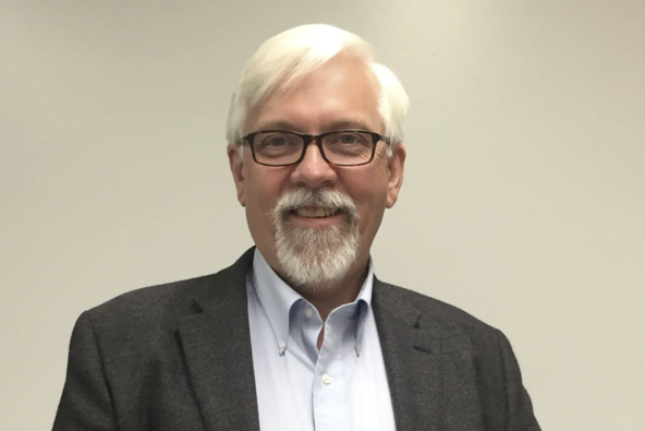 Mike Adams receives inaugural Outstanding Staff Senator Award | UKNow