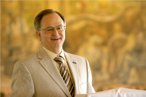 CASE Organization Honors Former UK President | UKNow