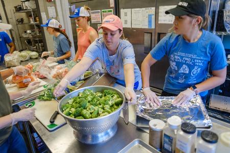 UK students serve healthy, balanced meals to community through Meals on ...