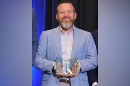 Lou Hirsch takes the classroom beyond the textbook | UKNow